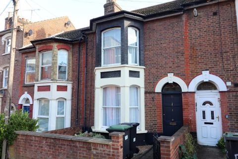 3 bed terraced house for sale in Rothesay Road, Luton, Bedfordshire LU1 ...