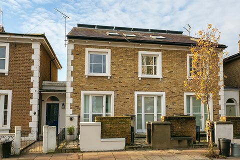 Sheendale Road, Richmond TW9, 2 bed semi-detached house to rent, £2,000 pcm - Zoopla