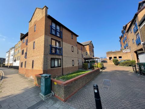 Crawley Court, West Street, Gravesend, Kent DA11, Studio to rent, £825 ...
