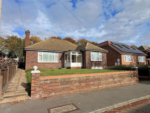 Tennyson Walk, Northfleet, Gravesend DA11, 3 bed detached bungalow for ...