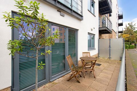 1 bed flat for sale in Roehampton Lane, London SW15, £395,000 - Zoopla