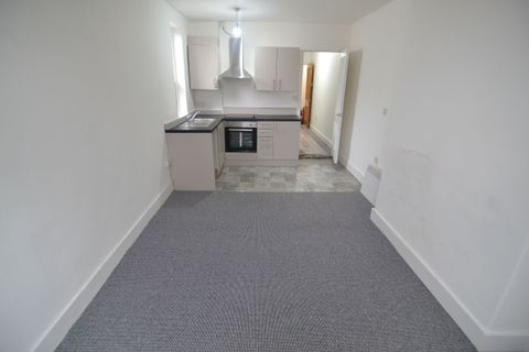 Avondale Road, Wolverhampton WV6, 1 bed flat to rent, £695 pcm - Zoopla