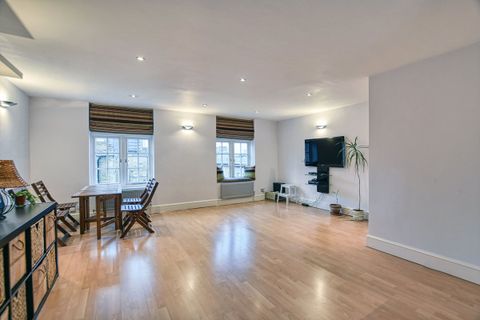Chequer Street, London EC1Y, 2 bed flat to rent, £3,000 pcm - Zoopla