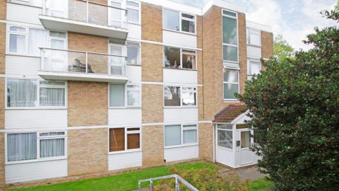 1 bed flat to rent in West Park, Pickwick Court, London SE9, £1,250 pcm ...