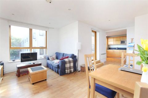 Wilberforce Mews, Clapham SW4, 2 bed flat to rent, £2,500 pcm - Zoopla