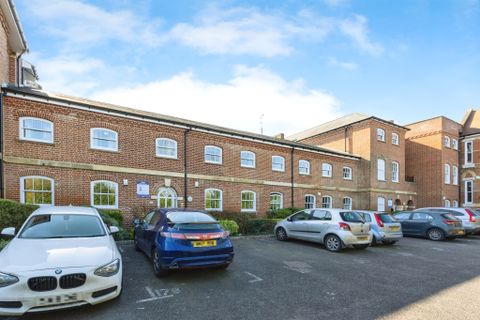 3 bed flat to rent in George Roche Road, Canterbury CT1, £1,400 pcm ...