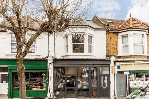 3 bed flat to rent in Acton Lane, London W4, £2,999 pcm - Zoopla