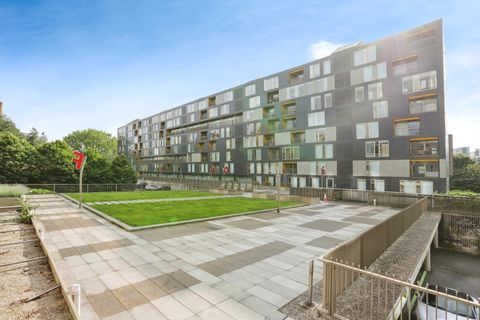 2 bed flat for sale in The Avenue, Leeds, West Yorkshire LS9, £190,000 ...