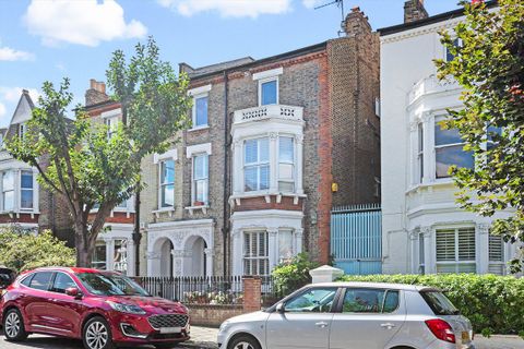 Elms Road, Clapham SW4, 2 bed flat to rent, £3,100 pcm - Zoopla
