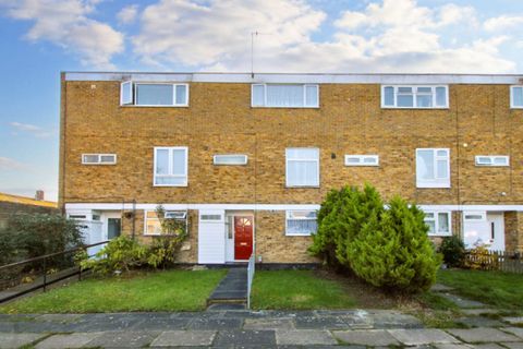 5 bed terraced house for sale in Gladwyns, Basildon SS15, £400,000 - Zoopla