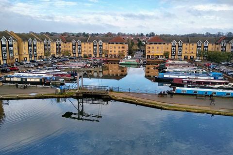 Evans Wharf, Apsley Lock HP3, 3 bed flat for sale, £450,000 - Zoopla