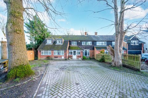 Chaucer Way, Row Town, Addlestone KT15, 6 bed semi-detached house for ...