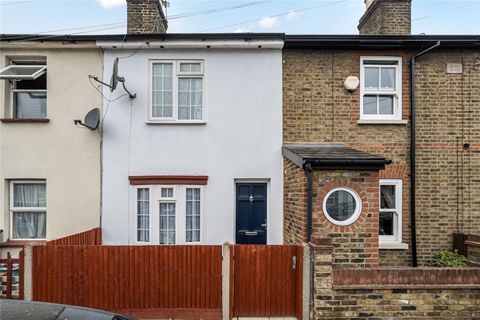 Surbiton KT6, 3 bed terraced house for sale, £500,000 - Zoopla