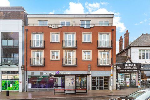 2 bed flat for sale in Station Road, Upminster RM14, £325,000 - Zoopla