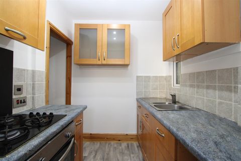 Halstead Place, Bradford BD7, 2 bed terraced house to rent, £650 pcm ...
