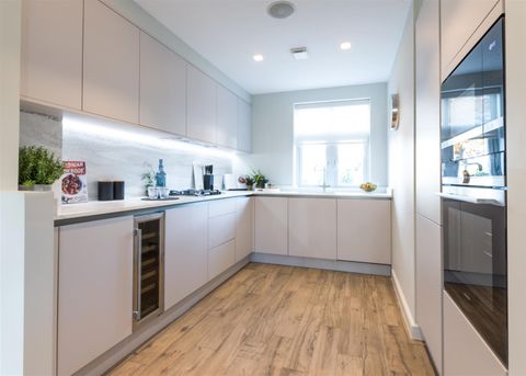 4 bed town house to rent in Thames Street, Weybridge KT13, £3,500 pcm ...