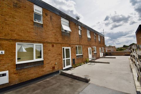 Limehurst Square, Northampton NN5, 2 bed flat for sale, £129,995 - Zoopla