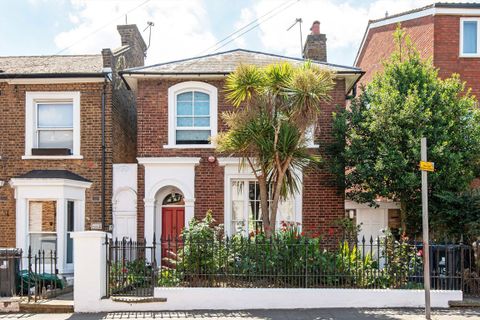 Avenue Road, Acton W3, 3 bed terraced house for sale, £1,075,000 - Zoopla