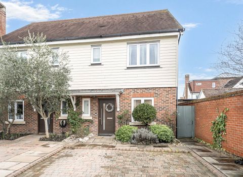 Moorhens, Fleet, Hampshire GU51, 3 bed semi-detached house for sale, £ ...