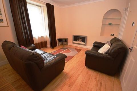 2 bed flat to rent in Simon Square, Edinburgh EH8, £1,495 pcm - Zoopla
