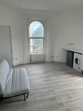Studio to rent in High Street, Acton W3, £1,000 pcm - Zoopla