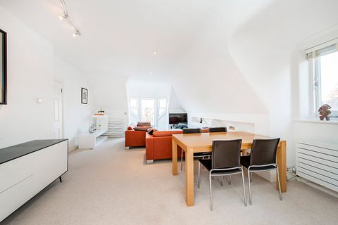 2 bed flat to rent in Strathray Gardens, Belsize Park, London NW3, £3,750 pcm - Zoopla