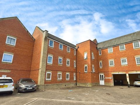 Maria Court, Colchester CO2, 3 bed flat to rent, £1,250 pcm - Zoopla