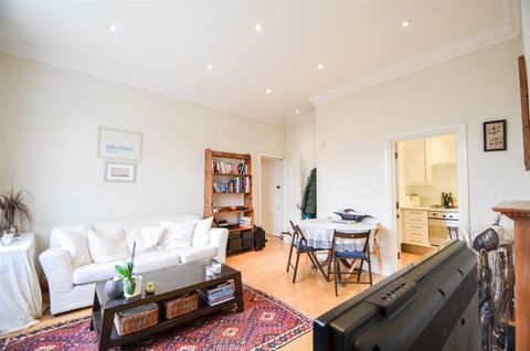 1 bed flat to rent in Belsize Square, Belsize Park, London NW3, £1,850 ...