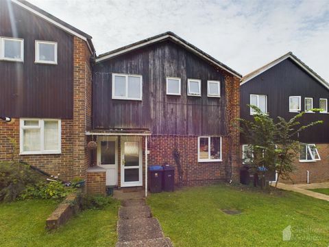 3 bed property for sale in Rushes Mead, Harlow CM18, £330,000 - Zoopla