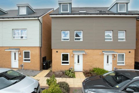 Glenvale Drive, Wellingborough NN8, 3 bed semi-detached house for sale ...