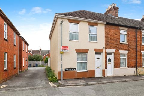 2 bed terraced house for sale in Meadow Road, Salisbury SP2, £150,000 - Zoopla