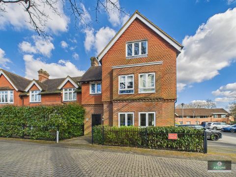 1 bed flat for sale in Ifield Green, Ifield, Crawley RH11, £205,000 ...