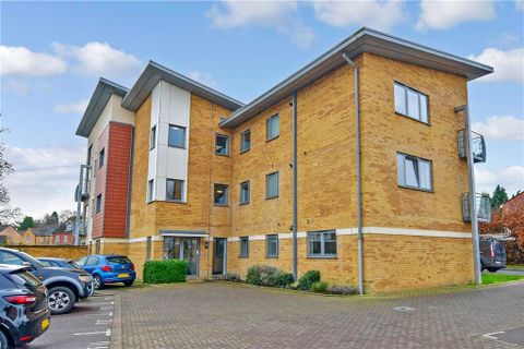 2 bed flat for sale in The Farrows, Maidstone, Kent ME15, £126,000 - Zoopla
