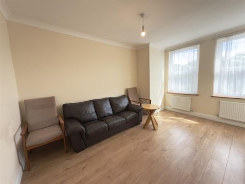 Perth Road, Wood Green N22, 2 bed flat to rent, £1,950 pcm - Zoopla
