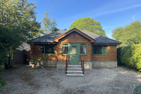 Whiteway, Stroud GL6, 2 bed detached bungalow for sale, £400,000 - Zoopla