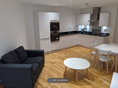 1 bed flat to rent in Cityview Point, London E14, £1,675 pcm - Zoopla