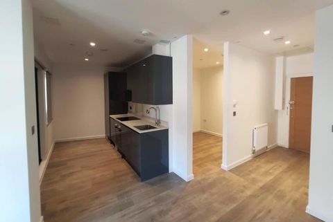 Woking, Surrey GU21, Studio to rent, £1,250 pcm - Zoopla