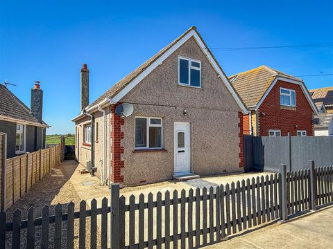 4 bed chalet for sale in Meadow Way, Jaywick Village CO15, £180,000 ...