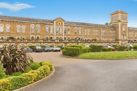 Royal Drive, London N11, 3 bed flat for sale, £999,995 - Zoopla