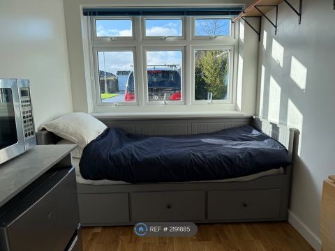 Studio to rent in Tower Road, Portishead, Bristol BS20, £800 pcm - Zoopla
