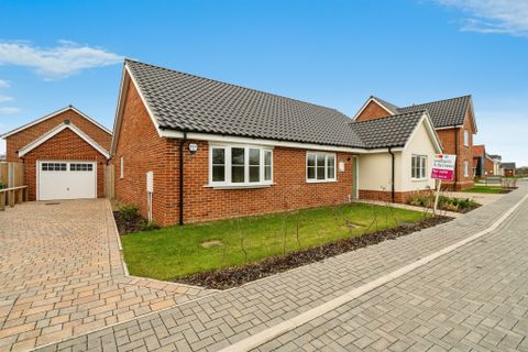 New home, 3 bed detached bungalow for sale in Norwich Road, Yaxham ...