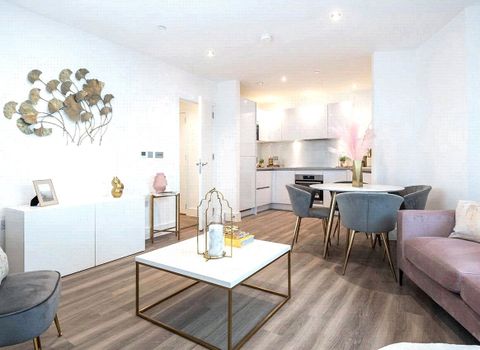 2 bed flat to rent in Ashwell House, Merrick Road, Southall UB2, £2,100 ...