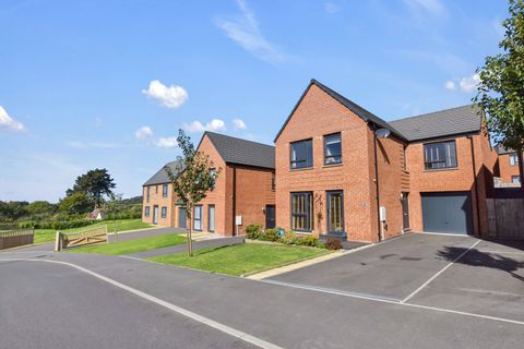 4 bed detached house for sale in Trayne Heights, Barnstaple EX31, £ ...