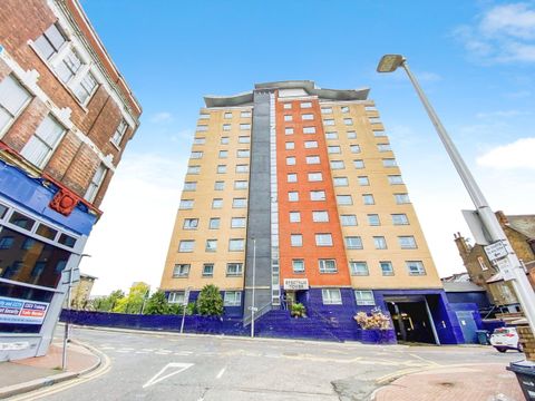 2 bed flat for sale in Hainault Street, Ilford IG1, £280,000 - Zoopla