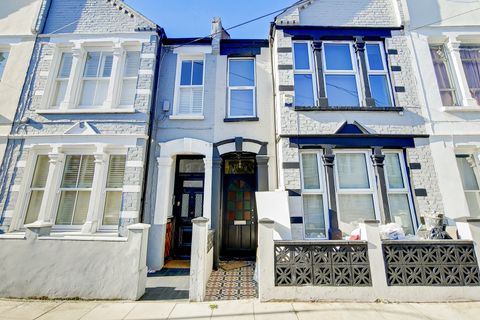 3 bed flat to rent in Tynemouth Street, Fulham SW6, £2,200 pcm - Zoopla