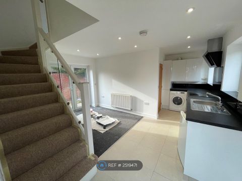 Cedar Road, Southampton SO14, 1 bed detached house to rent, £1,075 pcm ...