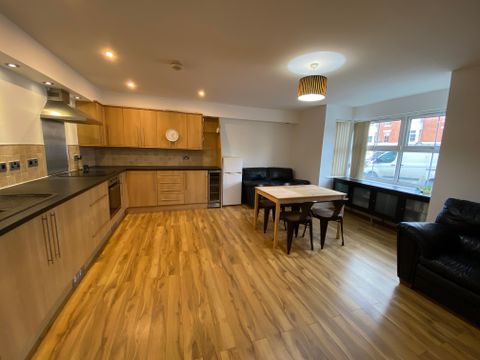 Chancellor Court, Liverpool L8, 2 bed flat to rent, £895 pcm - Zoopla