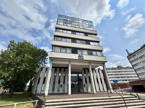 Carlton Square, Carlton, Nottingham NG4, 2 bed flat to rent, £900 pcm ...