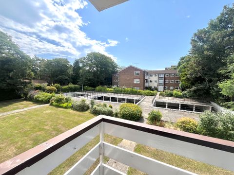 Gervis Road, Bournemouth BH1, 3 bed flat to rent, £1,350 pcm - Zoopla