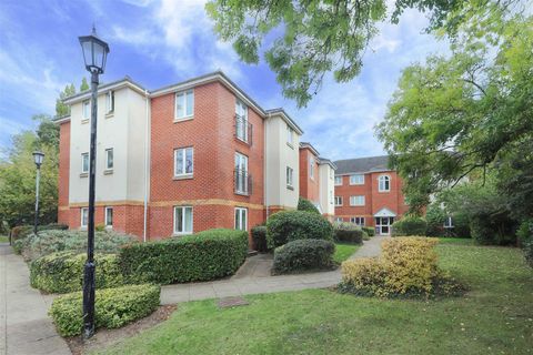 Hume Way, Ruislip HA4, 3 bed flat for sale, £385,000 - Zoopla